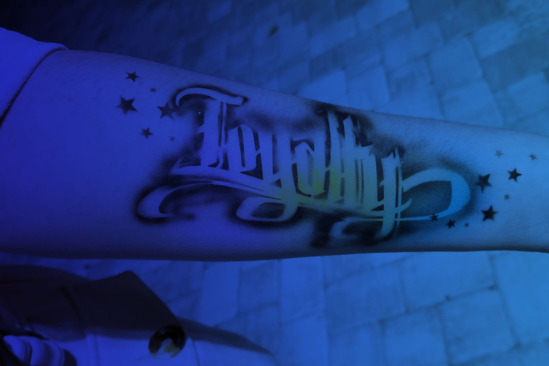 Airbrush Tattoos in Floria, Orlando Airbrush Tattoos are quick, bright ...